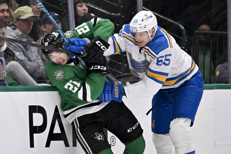 Jason Robertson's last-minute goal leads Stars past Blues - NewsBreak
