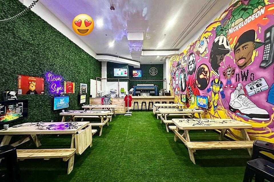 ’90s-Themed Bar in Massachusetts Speaks to Our Nostalgic Souls - NewsBreak