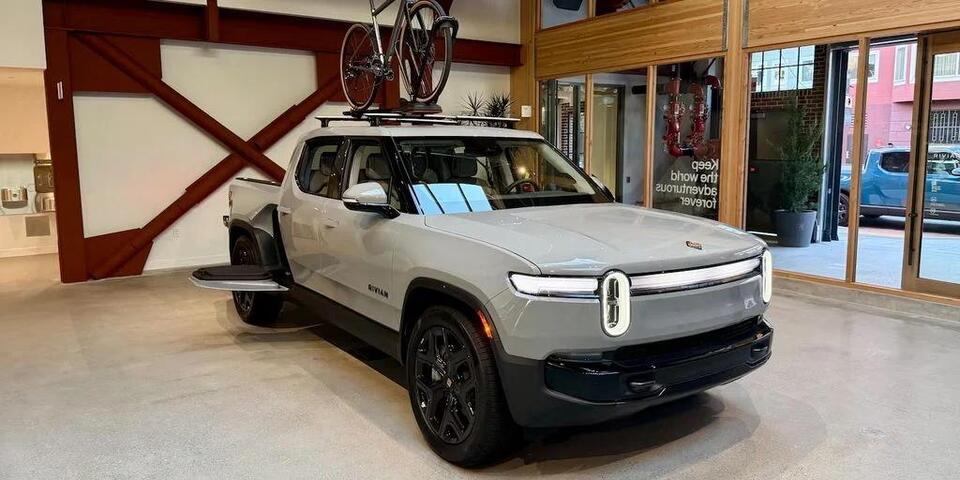 Rivian reports net loss of $1.1 billion, keeps 2025 delivery guidance ...