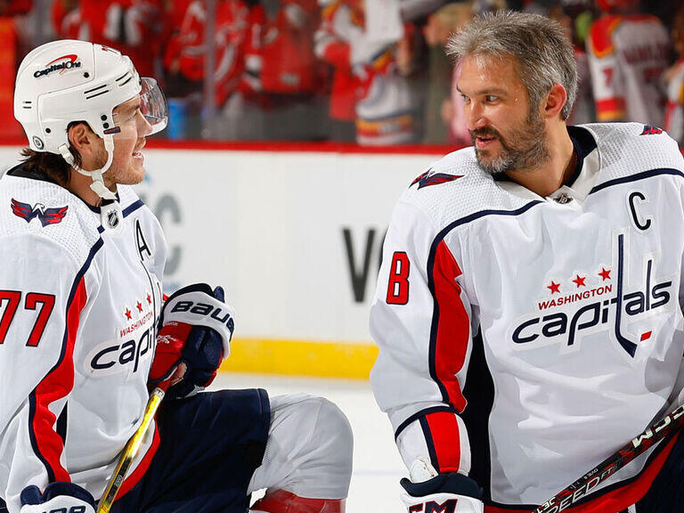 Oshie missed Ovi's 'amazing' record-tying goal while trying to find ...
