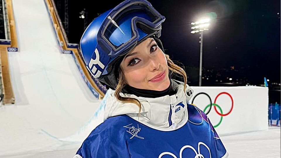 Eileen Gu Flashes Her Silver in Glam Selfie After Slopestyle Podium ...