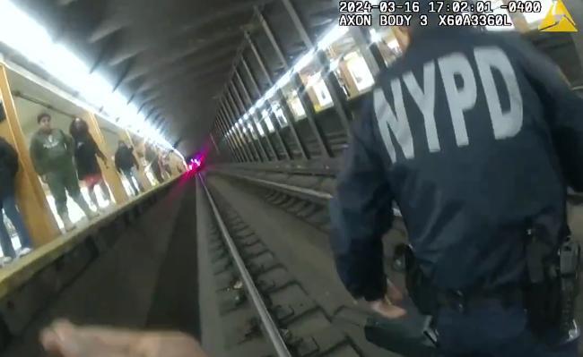 2 NYPD officers rescue unconscious man who fell onto tracks at Brooklyn subway station - NewsBreak