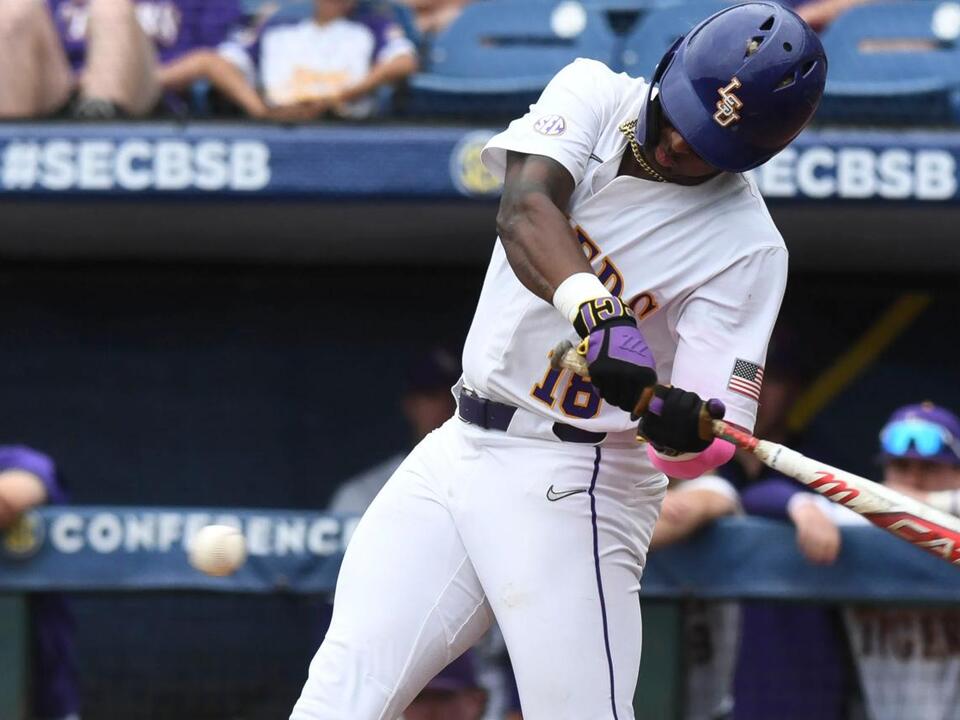 Watch LSU baseball outfielder Tre Morgan make ridiculous diving catch ...