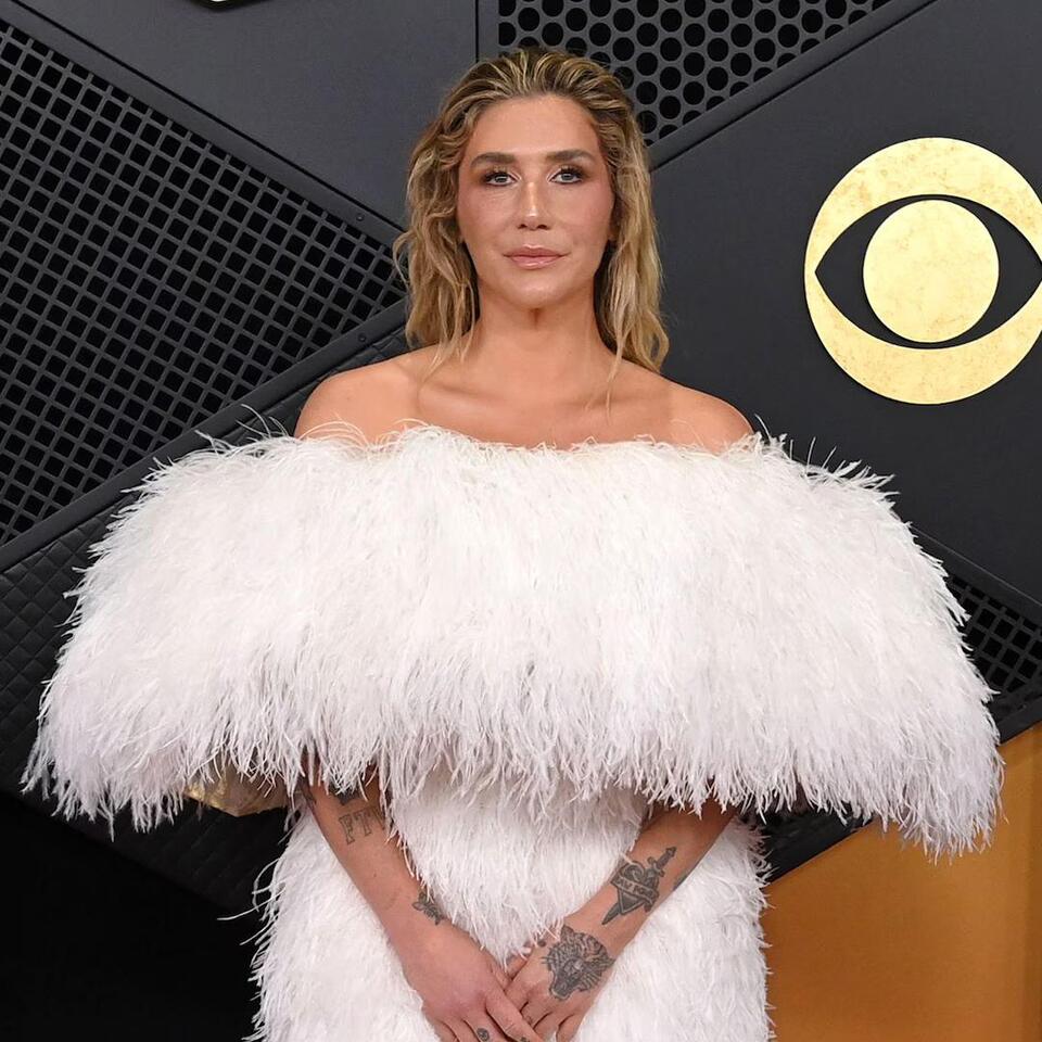 Kesha Reveals Special Meaning Behind Her Grammys 2026 Red Carpet Look ...