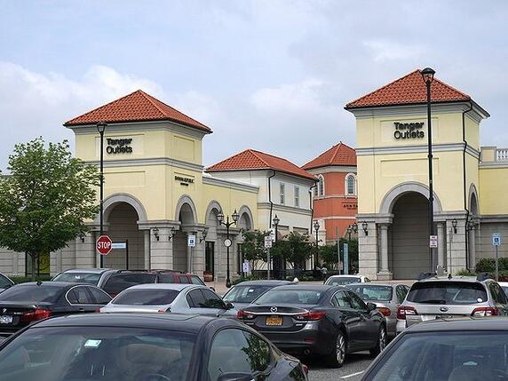 Tanger Outlets Deer Park Celebrates Families with Back-to-School Luau ...