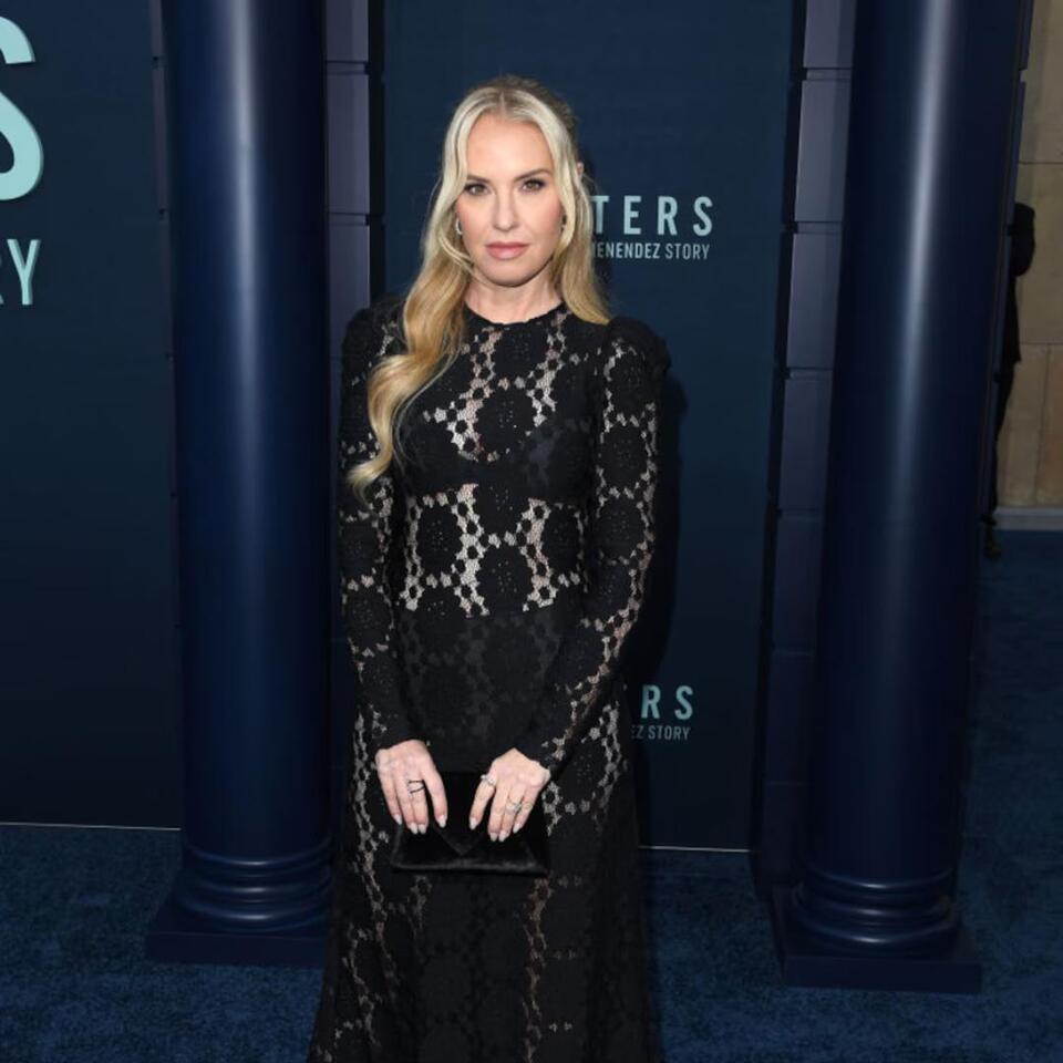 Monsters Actress Leslie Grossman Announces She’s Engaged - NewsBreak