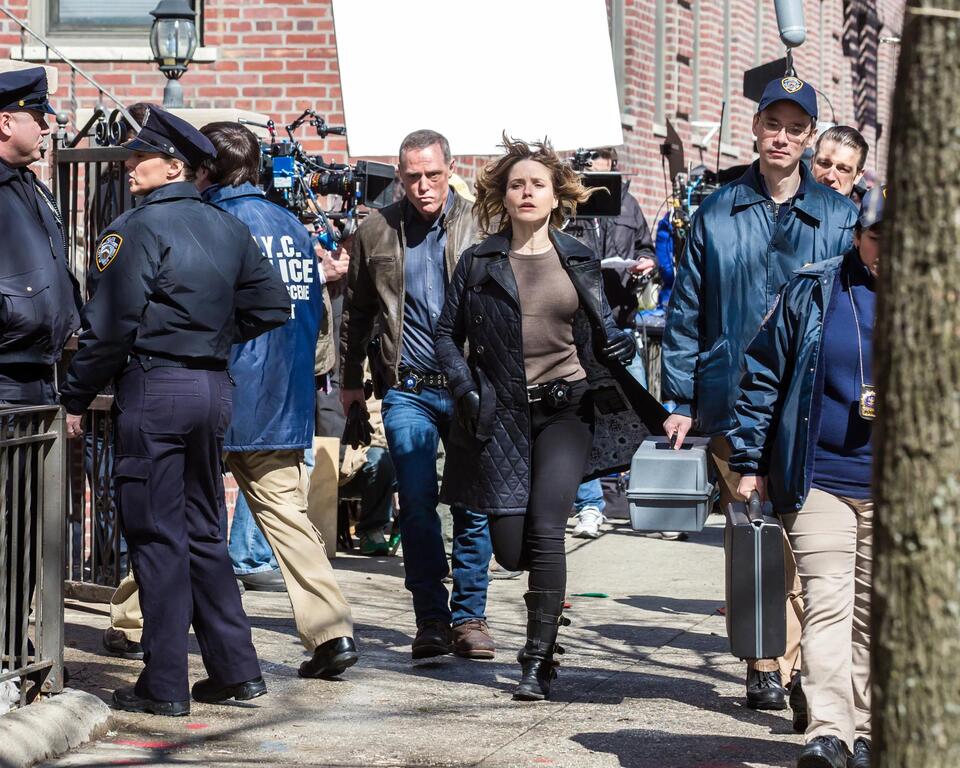 Chicago P.D.: Voight and Intelligence Unit hunt the culprit behind a ...
