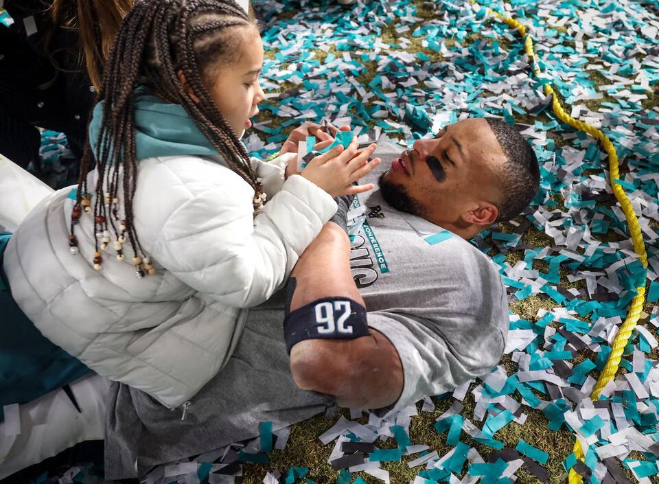 Yankees legend Derek Jeter texted Eagles' Jalen Hurts before Super Bowl 2025 - NewsBreak