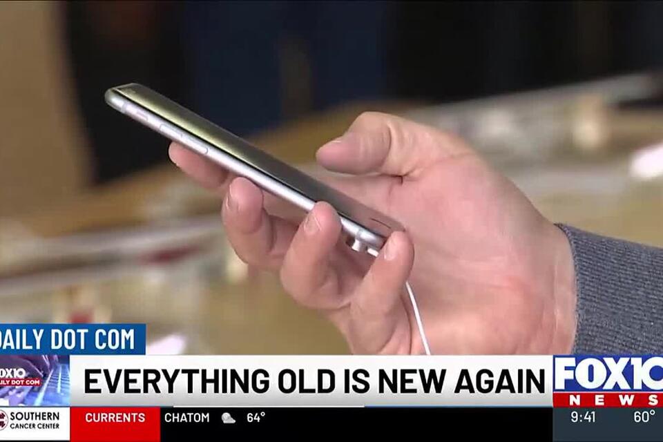 Daily Dot Com: New Apple Flip Phone Coming Soon - NewsBreak