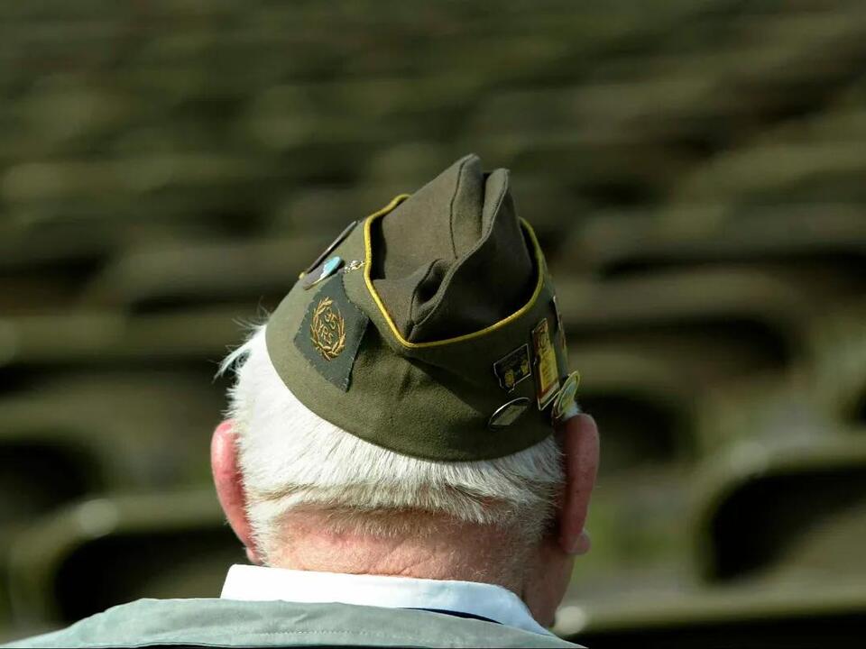 102-Year-Old WWII Veteran Robert Persichitti Dies Traveling to D-Day ...