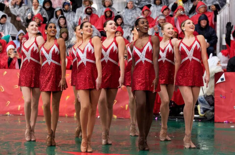 How to Get Affordable Tickets to ‘Christmas Spectacular’ Starring the ...