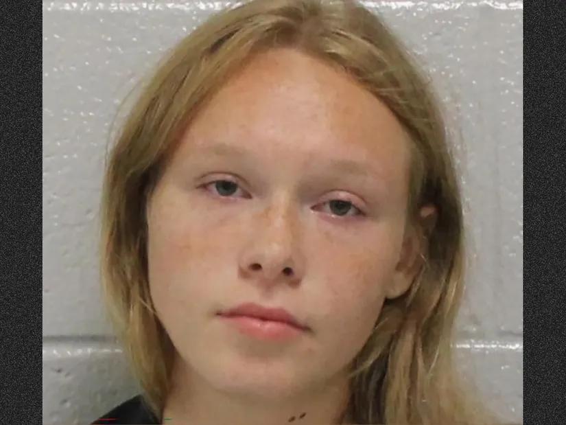 Girl, 6, Finds Parents Dead in House, Rushes to Tell Older Sister, 17 ...