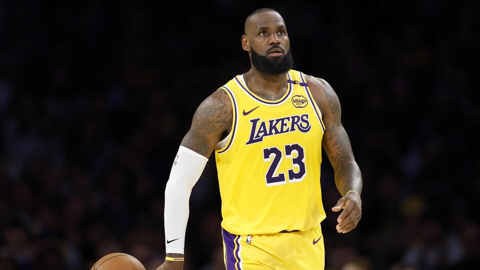 LeBron James Will Miss Met Gala Because of Knee Injury: 'My Beautiful ...