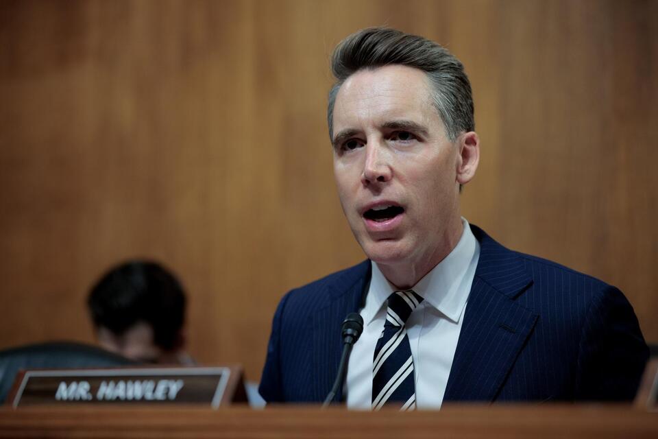 Republicans Turn On Hawley for Trying to Ban Stock Trading in Congress ...