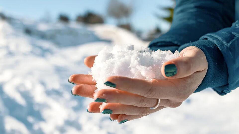 Is It Safe to Eat Snow? - NewsBreak