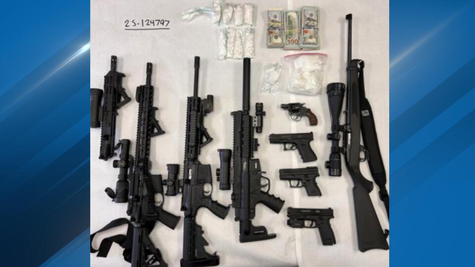 Man arrested after narcotics, 8 guns, and $32,000+ in cash allegedly ...