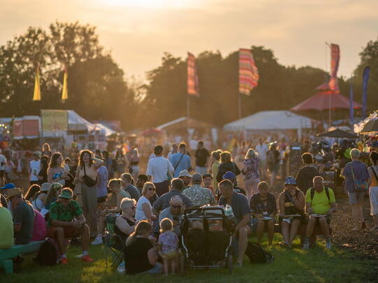 SZA opens Glastonbury headline set to sparse crowd amid major set clashes