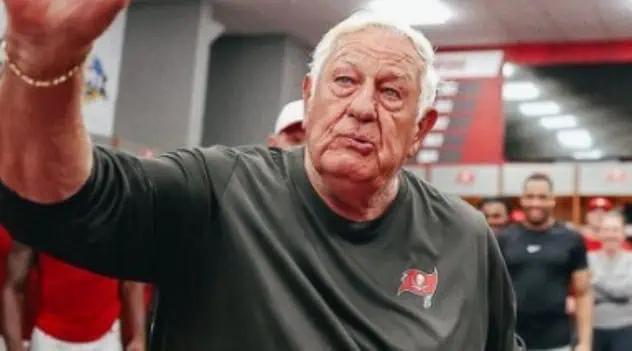 87-Year-Old Coaching Legend Tom Moore Leaves Tampa Bay Buccaneers For ...