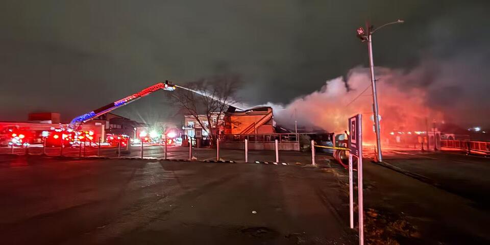 Jeffersonville riverside restaurant burns down in overnight fire ...