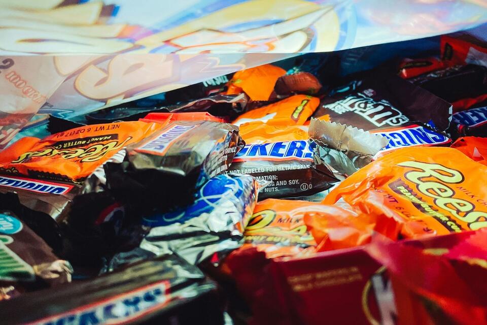 Two Popular Candy Bars Recalled In Michigan Ahead Of Halloween - NewsBreak