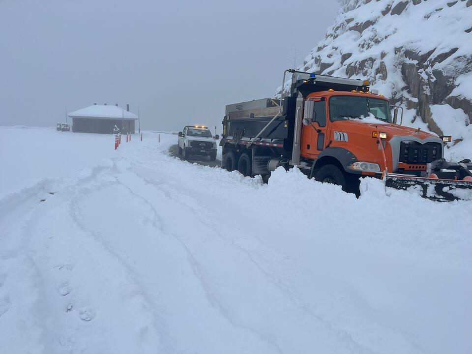 Strong snowstorms will likely keep Trail Ridge Road closed through ...