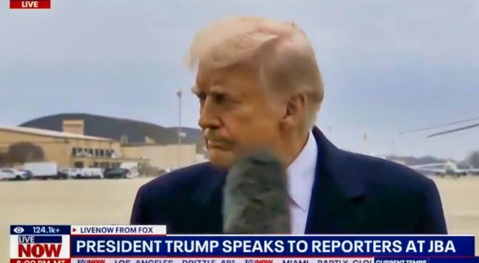 Donald Trump Issues Stern 7-Word Warning After Reporter’s Microphone ...