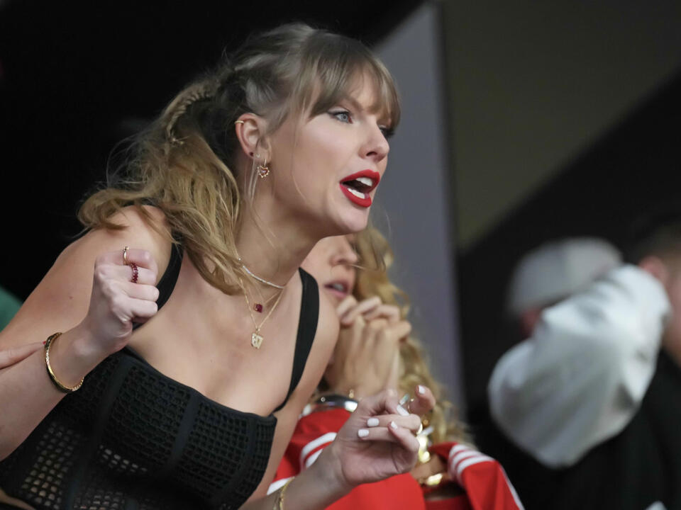 Cameras Catch Taylor Swift's Dance Moves During Chiefs-Saints