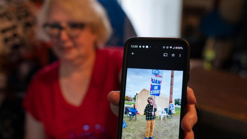 UAW strike hits at wrong time for many pocketbooks, driving some to ...