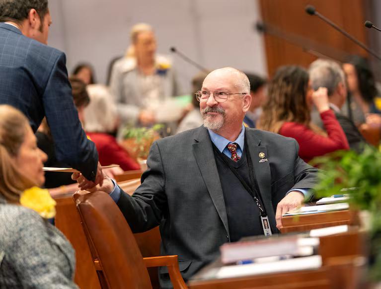 Oregon Democrats put special session on hold amid key senator’s absence ...