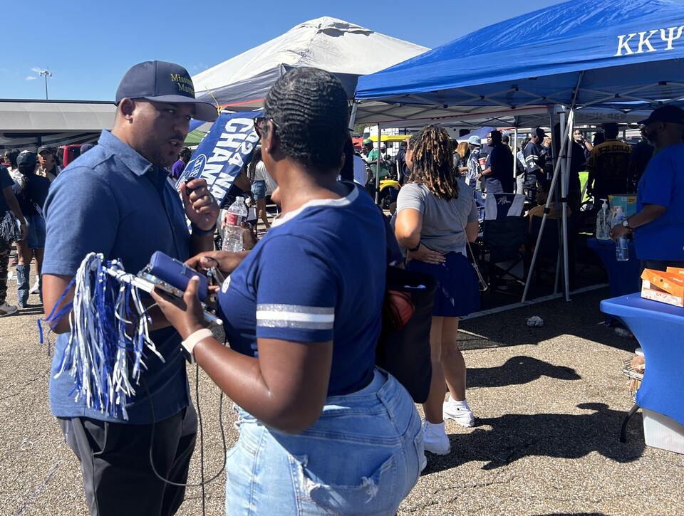 Democrat Scott Colom reports fundraising record, but Republican Hyde ...