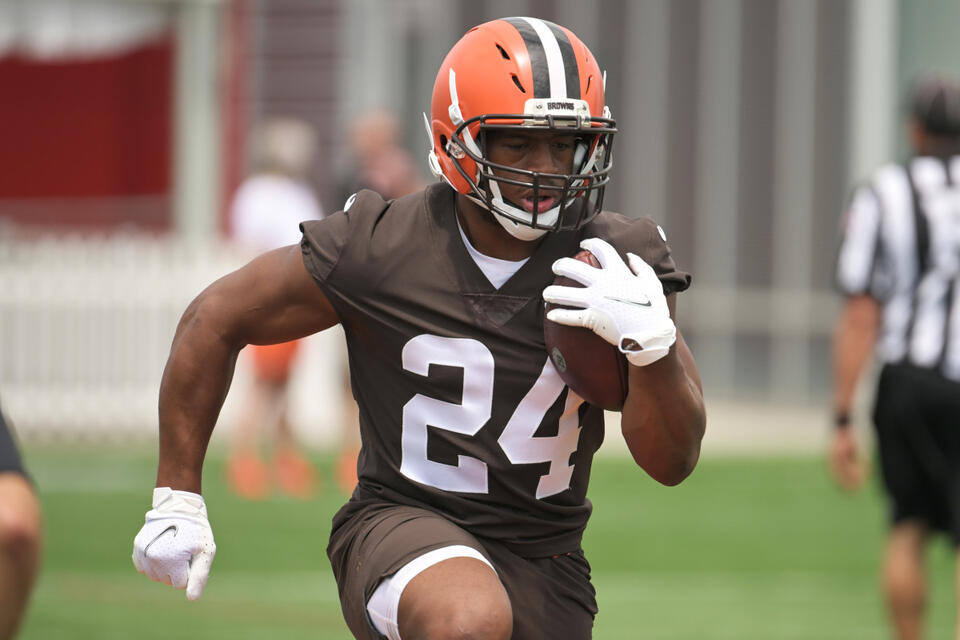Browns' Nick Chubb Offers Update on Knee After Practice - NewsBreak