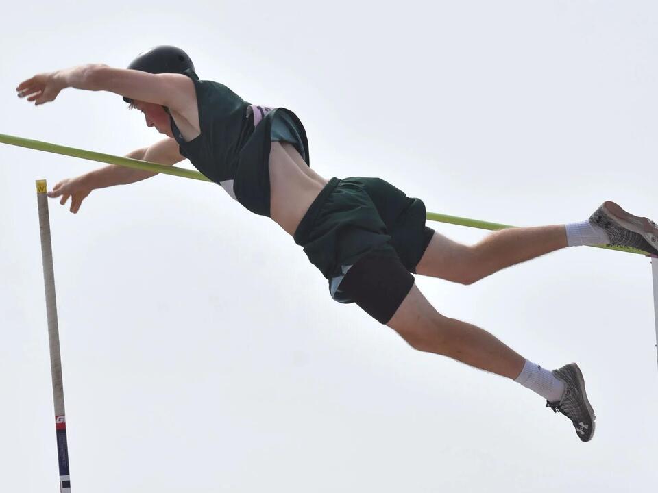 Leichtnam highlights Big 9 track & field as boys pole vault champion