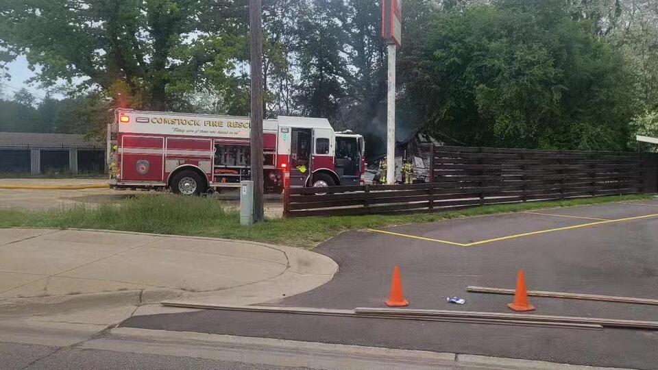 Suspicious garage fire in Kalamazoo leaves structure a total loss ...