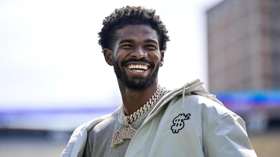 Shedeur Sanders Debuts Custom ‘Legendary' Chain for NFL Draft Day ...