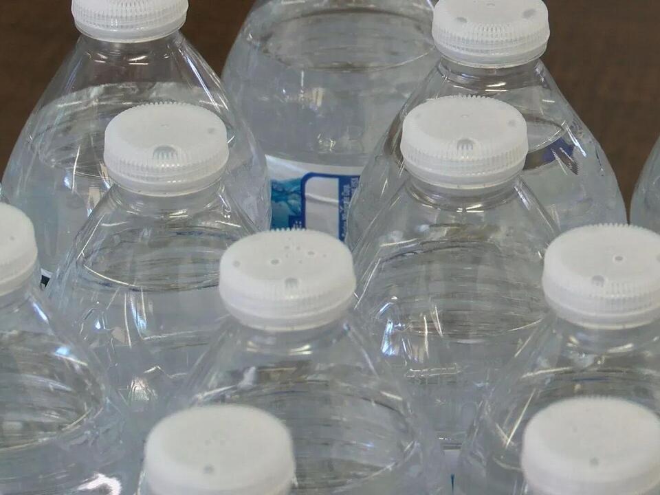Ban on single-use plastic water bottles goes into effect in South Lake ...