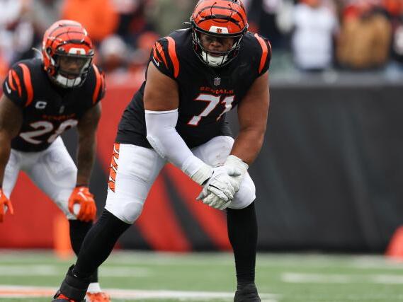 La'el Collins gets sizable contract with Buffalo Bills