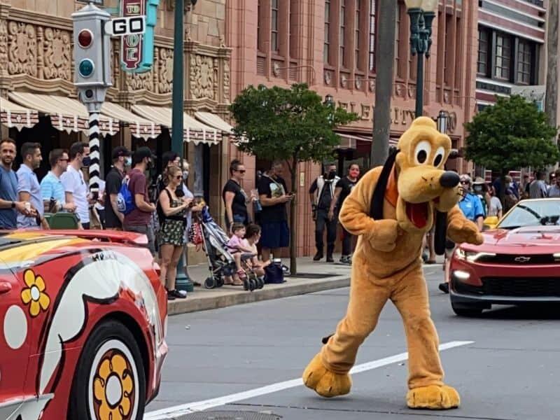 Disney Characters Rip off Suits, Expose Themselves to Guests