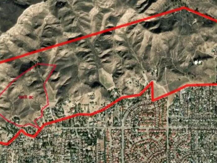 Sharp Fire burns in Simi Valley, forcing hours-long evacuation