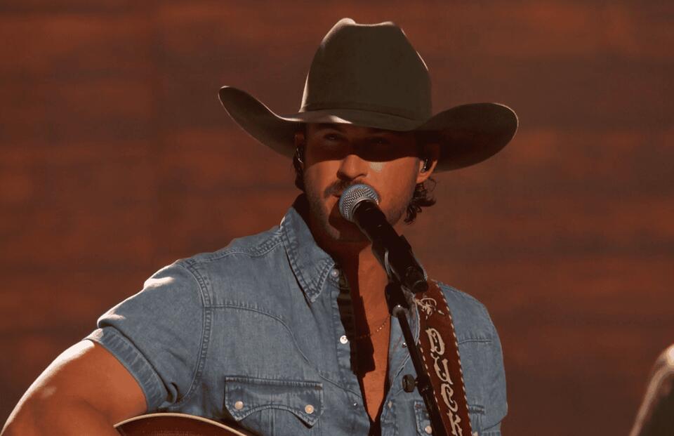 Riley Green Brings ‘Change My Mind’ to Life with Standout ACM Awards ...