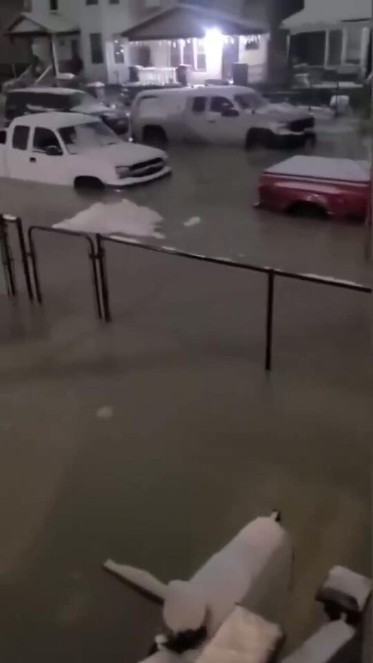 Floods and frozen cars: Aftermath of water main break in Detroit ...