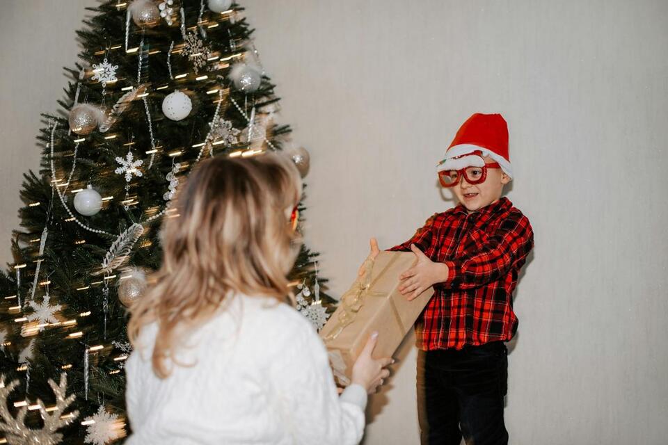 The One Christmas Gift You Should Avoid Giving Kids - NewsBreak