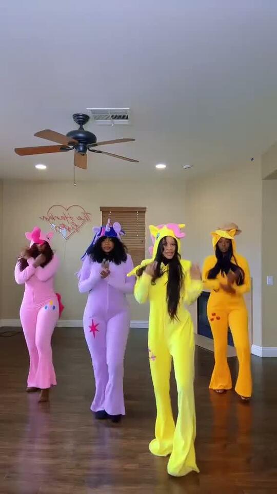 Extra Large 😘 @JENNIE @Doechii #jennie #doechii #extral # ...