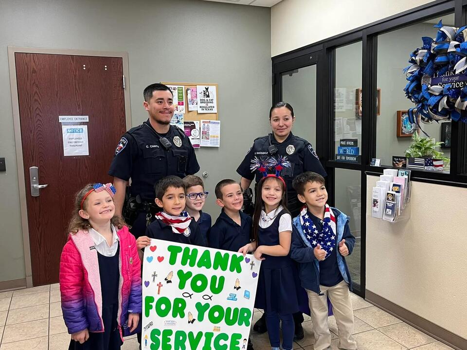 ST. MICHAEL STUDENTS SHOW THEIR APPRECIATION TO CUERO POLICE DEPARTMENT ...