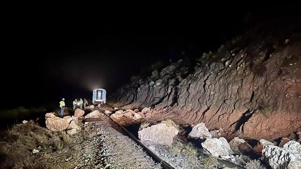 Rock slide strands Verde Canyon Railroad train along scenic route ...