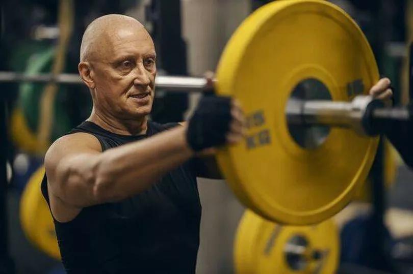 Weightlifter killed in horror accident as barbell crashes onto his ...