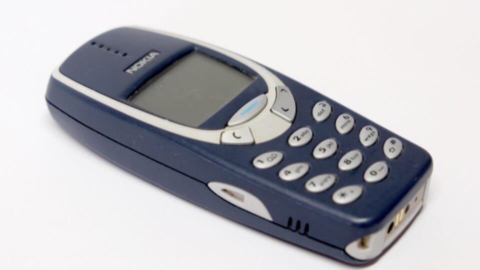 The 20 Most Nostalgic Phones Of The 2000s - NewsBreak