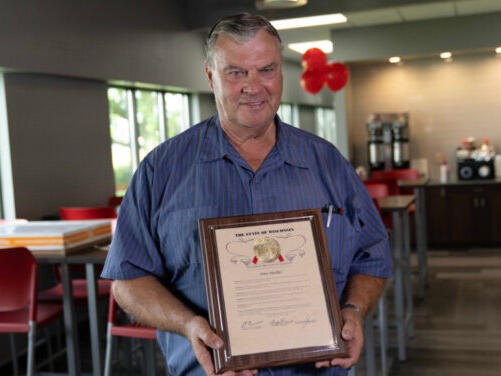 Roehl Transport truck driver achieves an awe-inspiring six million safe ...