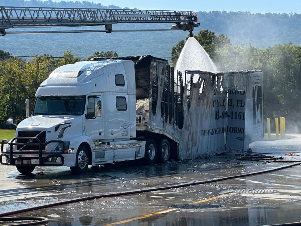 Luxury cars destroyed in semi-truck fire at Chattanooga gas station ...
