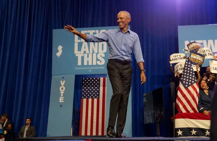 Barack Obama Shares His Favorite Books of 2025 - NewsBreak