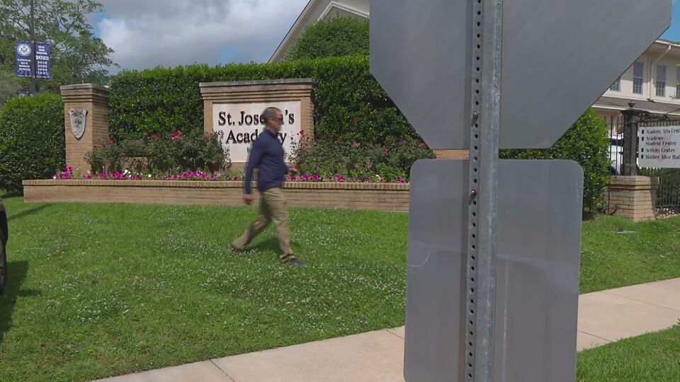 Area cleared after bomb threat made near 2 Baton Rouge high schools ...